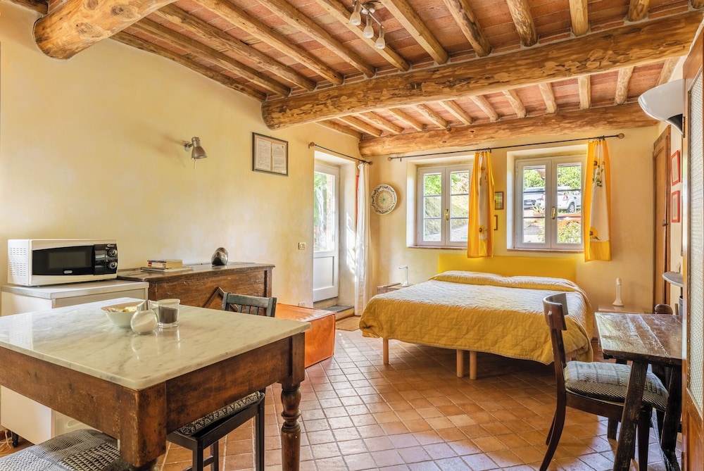 Holiday Studio 'Abbacca-là Appartamento 2' With Shared Pool And Wi-fi - Lucca