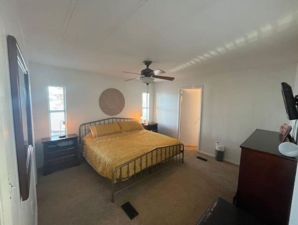 Lakefront With Private Dock & Sandy Shore - Log Cabin, TX