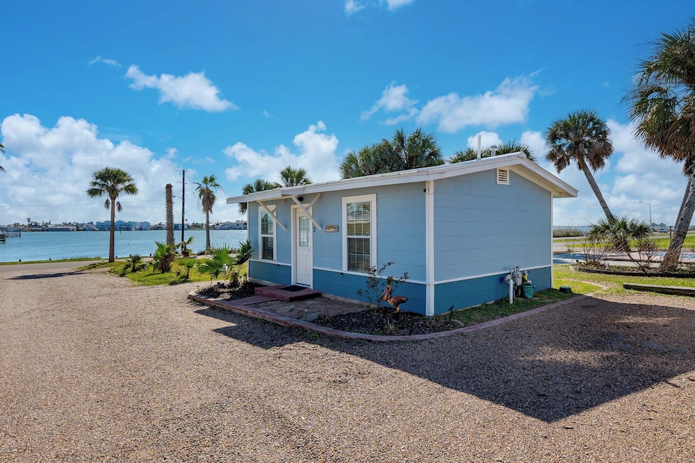 Rockport Redfish Cottage - Little Bay Club Cottage #02 - Bayside, TX