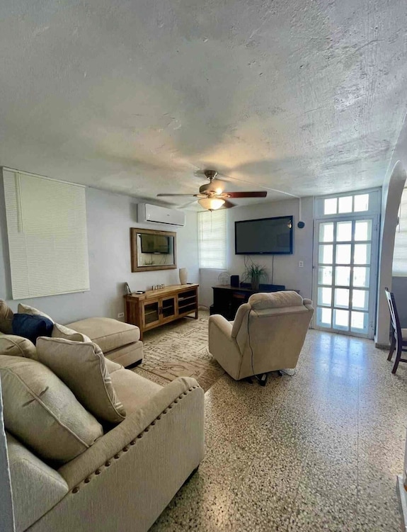 Pillars Of The East Beach House - Ceiba