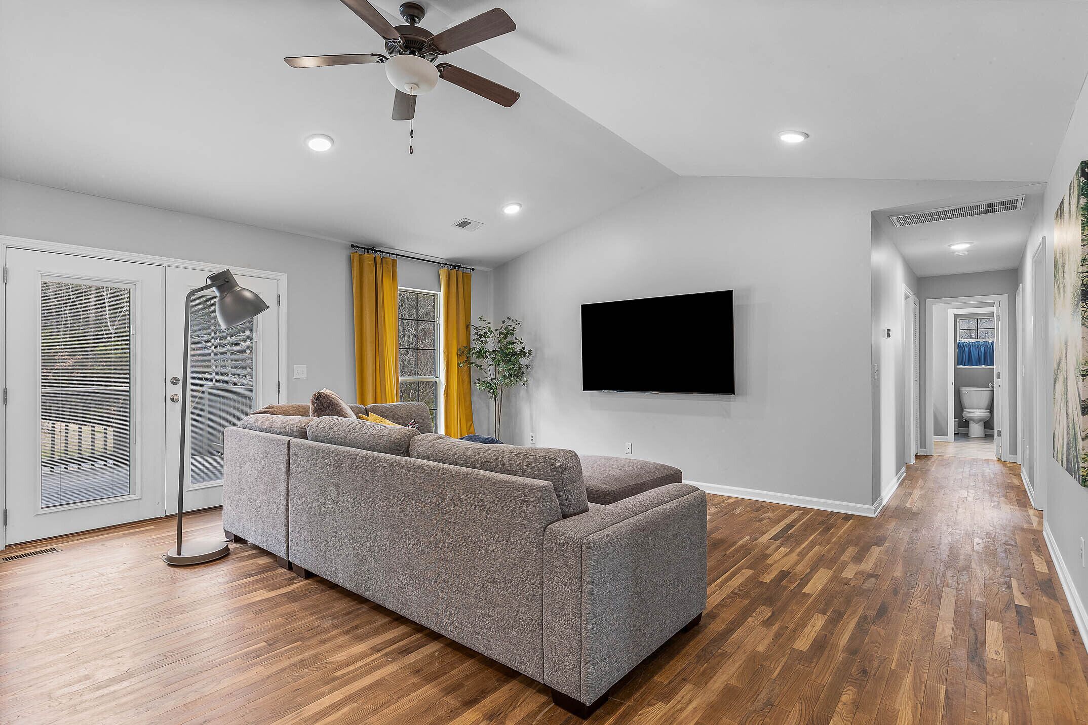 2 King Beds, 2 Twin Beds -- Modern Country Stay - Cleveland, TN