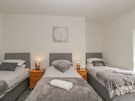 4 quartos, individualmente decorados, individualmente mobiliados