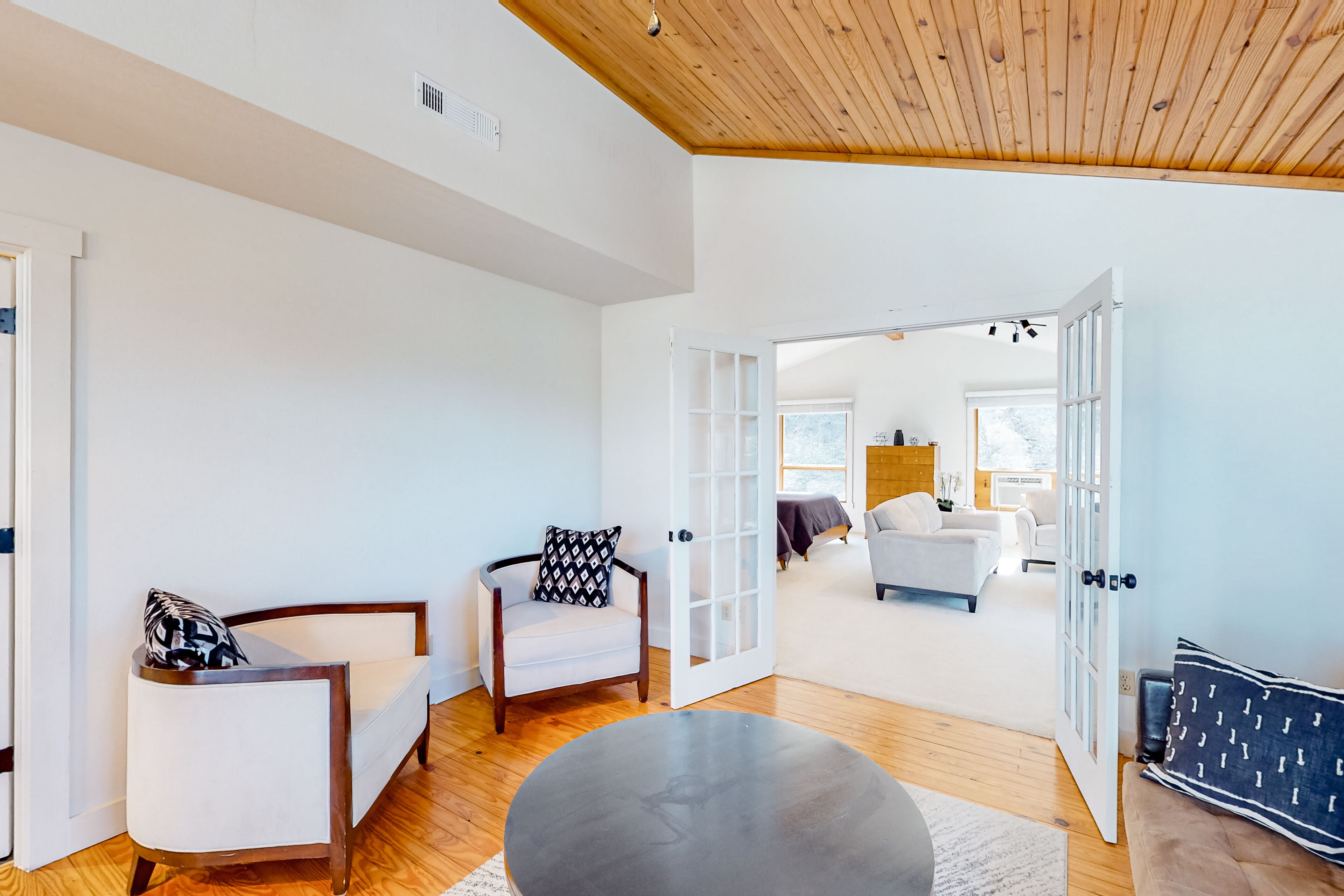 Stunning Lakefront Home With Guesthouse, Private Infinity Pool, Sauna & Firepit - Beaver Lake, AR