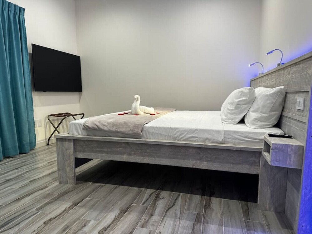 Palm Beach Strip - 2B 2,5B Luxury Condo - Noord | Vrbo