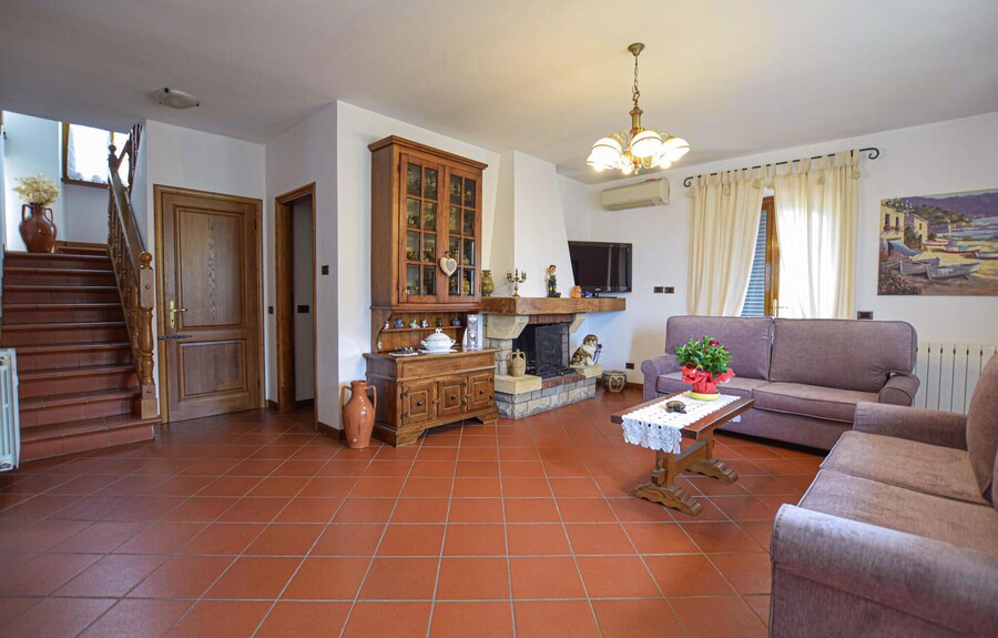 Acogedora Casa De 4 Dormitorios En. - Camaiore