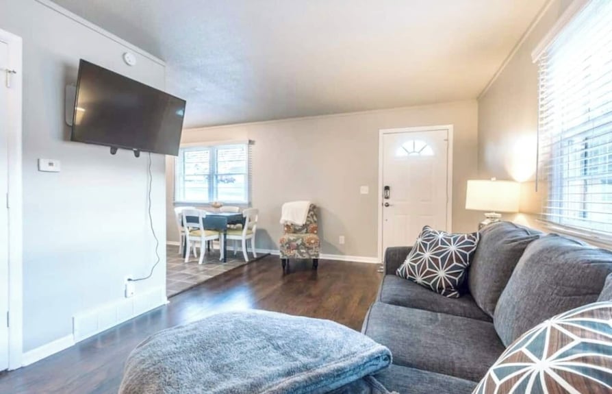 Great For A Staycation, Or Work-from-home Alternative - 리버티