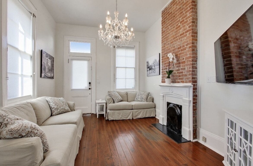 Charming Home W/ Jacuzzi / Near Attractions - New Orleans, LA