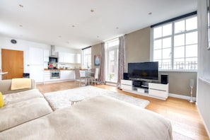 Apartamento, várias camas | Sala de estar