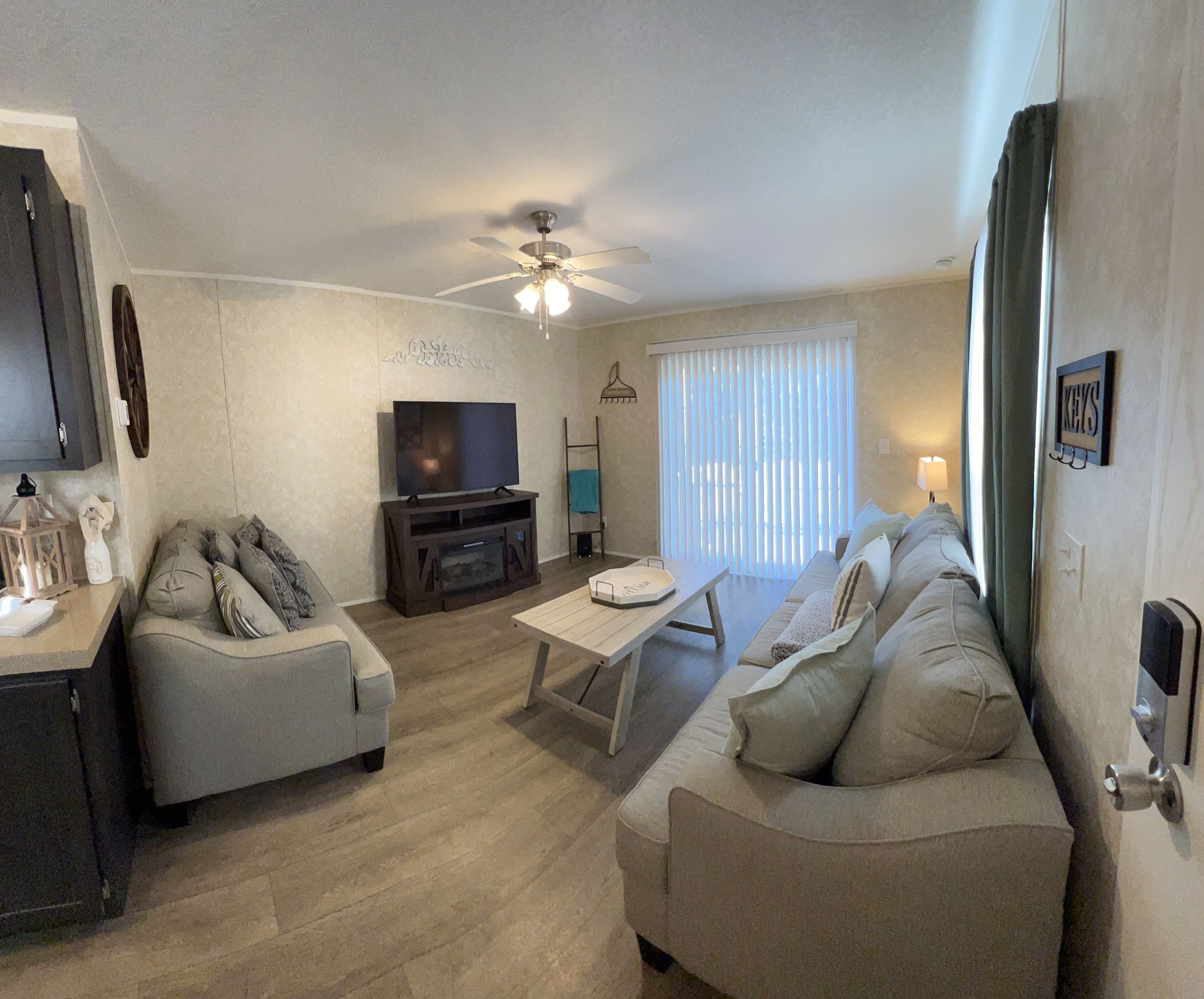 Sleeps 4 -Private Country Retreat Near Savannah & Beaches - Close To I-95 & I-16 - Rincon, GA