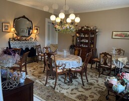 Café da manhã completo grátis todos os dias