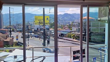 Quarto casal clássico | Vista para a rua