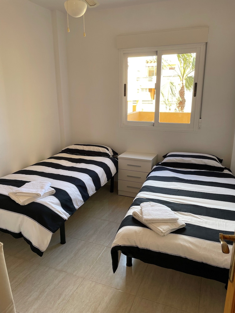 A stunning 2 bedroom apartment 5 min walk to the beautiful beaches of ...