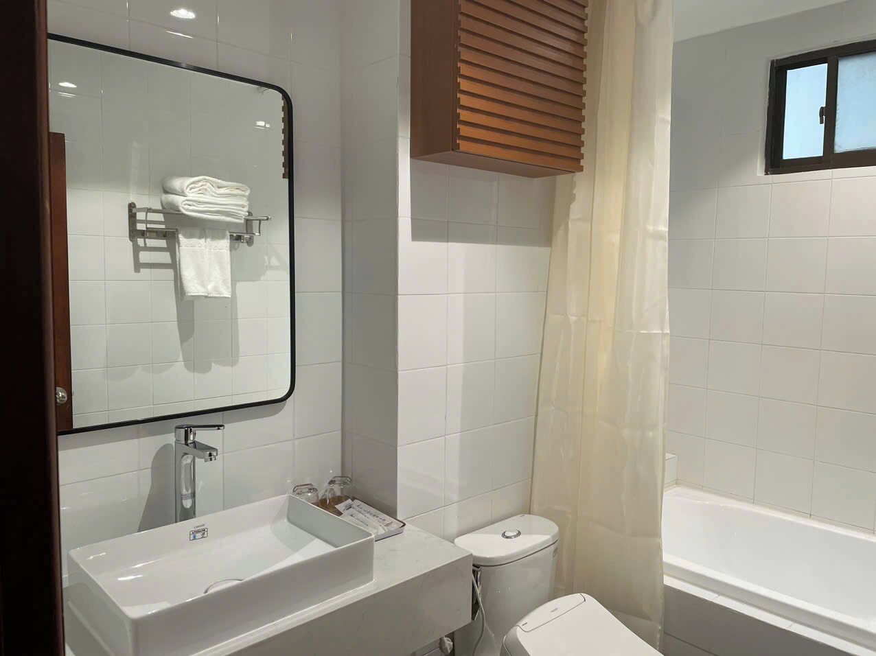 Apartamento Standard, 1 quarto, não fumadores, banheira | Casa de banho | Uma combinação polibã/banheira, uma banheira de imersão total 
