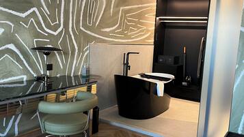 Junior Suite | Sala de estar | Smart TV de 40 polegadas com canais por cabo, televisor