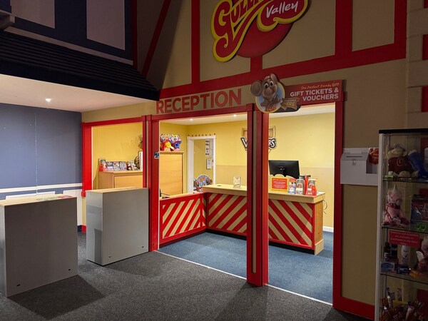 Gulliver's Valley M1 Jct 31 - Sheffield