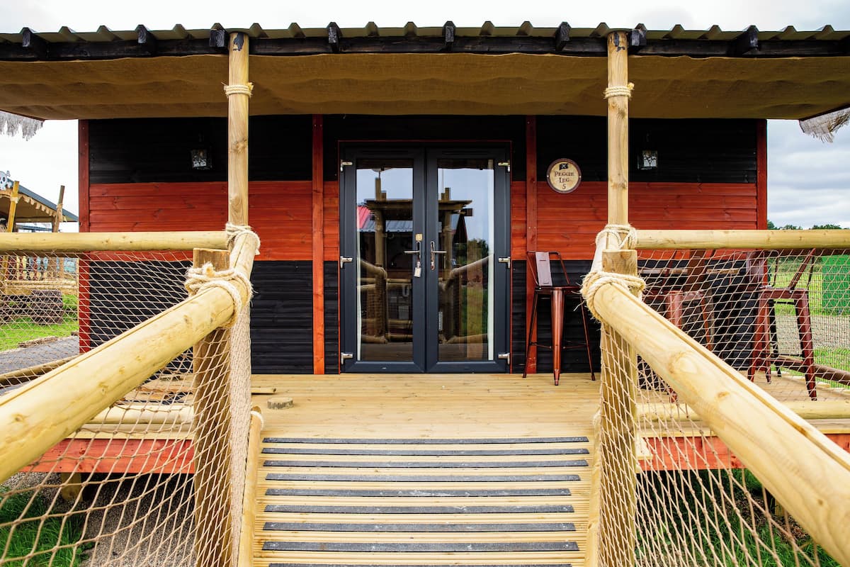 Estúdio club | Escrivaninha, berços grátis, Wi-Fi de cortesia, roupa de cama