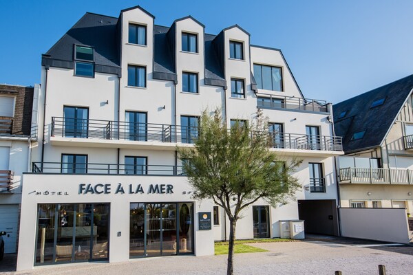 Hôtel Spa Face à La Mer - Franceville-Plage