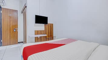 Quarto Duplo Standard | Secretária adequada para computadores portáteis