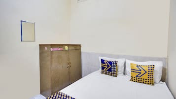Quarto Duplo | Secretária, Wi-fi grátis, roupa de cama fornecida