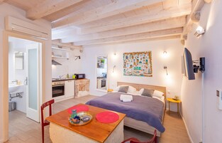 Suíte estúdio conforto | Escrivaninha, Wi-Fi de cortesia