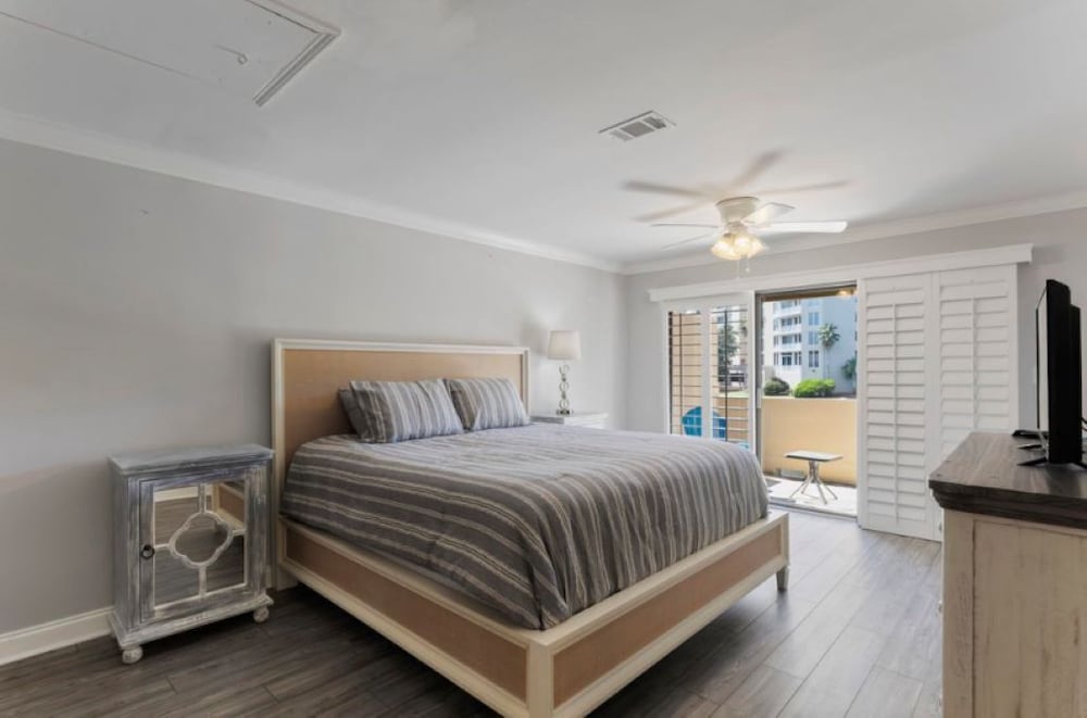 Remodeled Villa With Private Deck On Horseshoe Lake, Minutes To Beach - Miramar Beach, FL