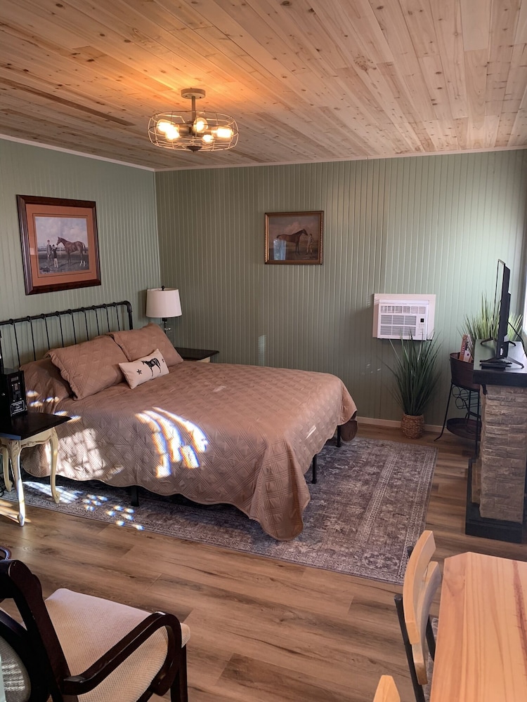 Blue Moon Tiny Cabin Close To Everything With Mountain View No Cleaning Fees - Arkansas