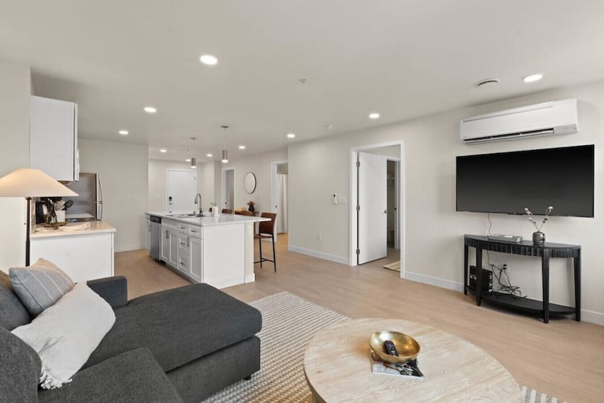 King Bed! J & K On Main Luxury Apartment 302 - スポーカン, WA