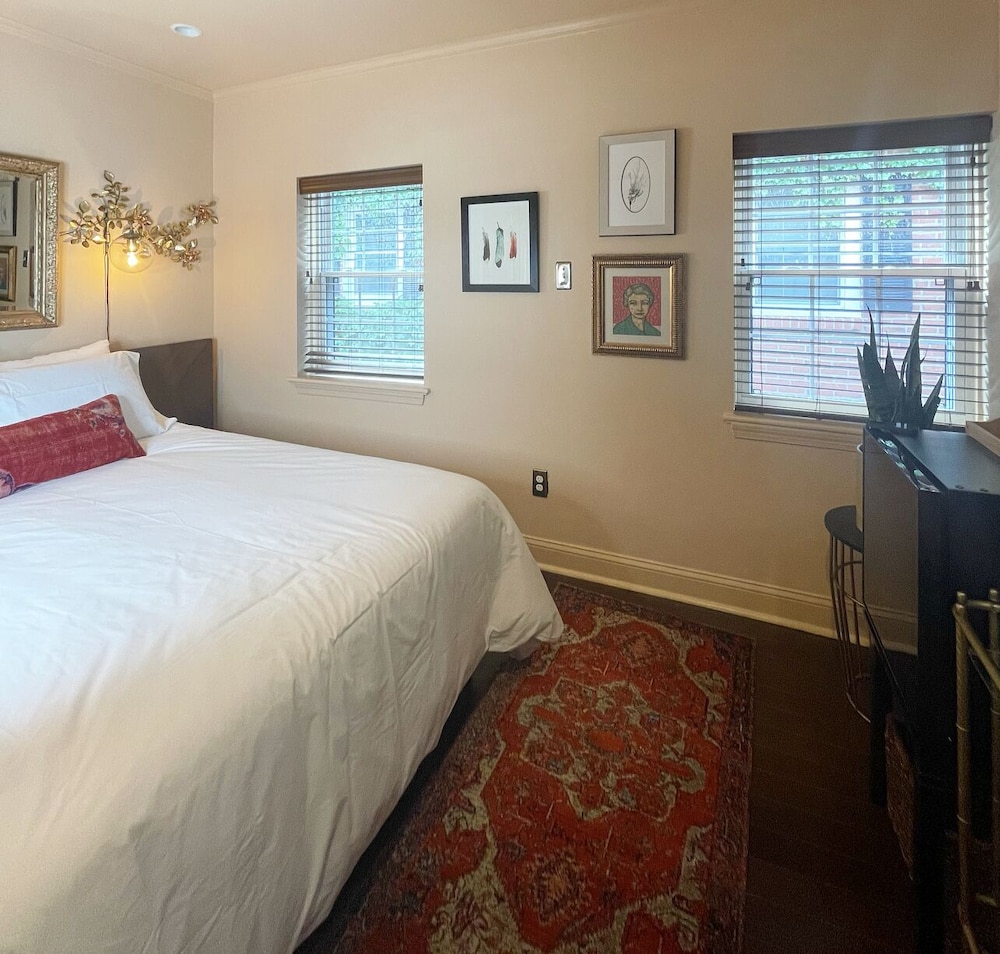 Unique trinity style house in the heart of Queen Village ...