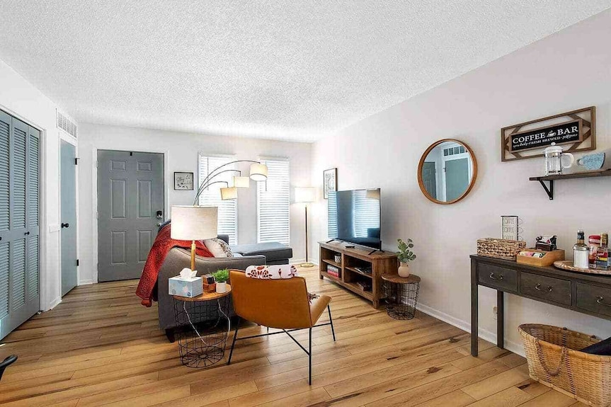 Come Stay With Us At This Modern 2, Bed 1 Bath Apartment Located In West Wichita - Kansas (State)