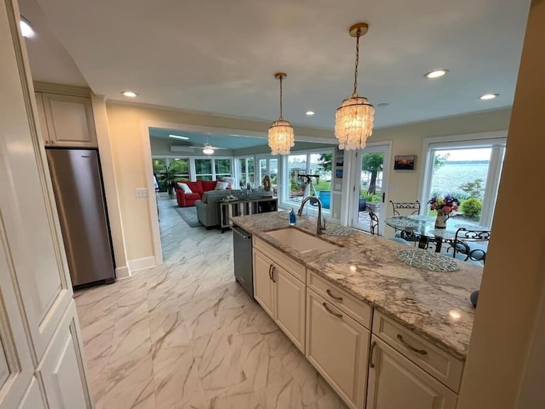 Little Piece Of Heaven In Your Own Back Yard! - New Bern, NC