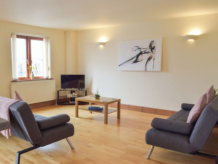 2 Bedroom Accommodation In Milford Haven - Pembrokeshire