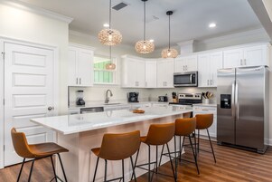 Casa, 5 quartos | Cozinha privada | Um frigorífico, uma cafeteira/bule, uma torradeira 