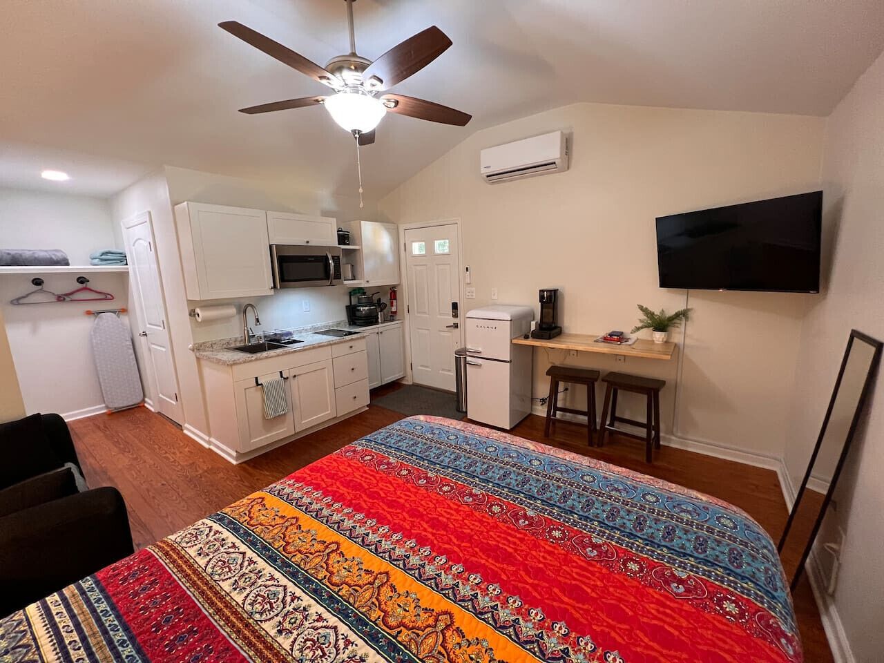 Lux Studio W Kitchenette Pets Are Allowed - Port Royal, SC