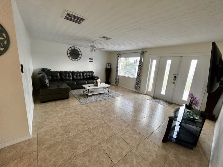 Sunny Canal-front Home W/ Lanai & Grill! - Fort Myers, FL