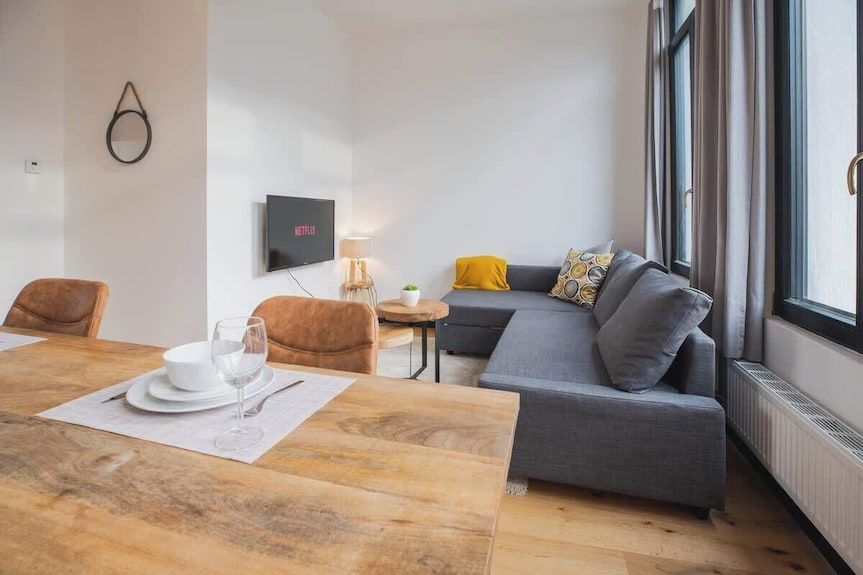 Spacious 6-guest Antwerp Duplex + Free Parking - Antwerp