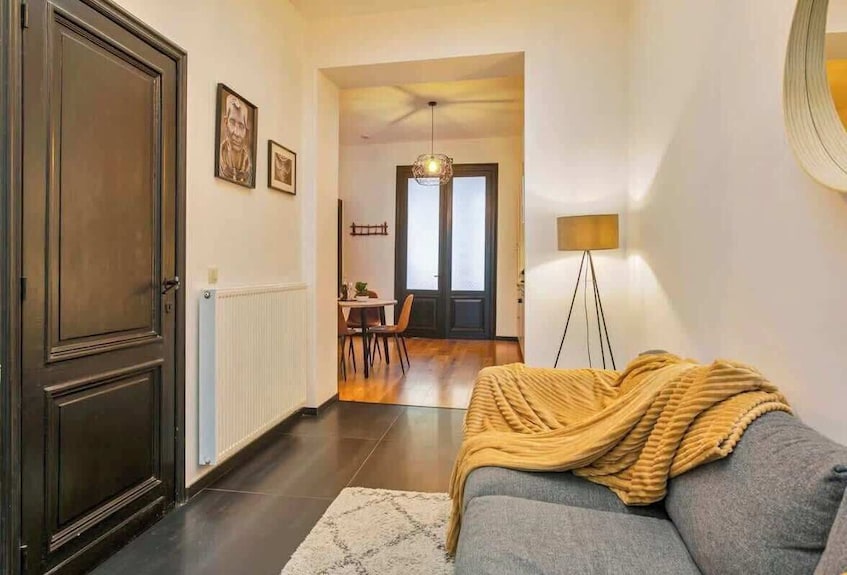 2-bed Haven With Patio In Antwerp + Free Parking - 安特衛普