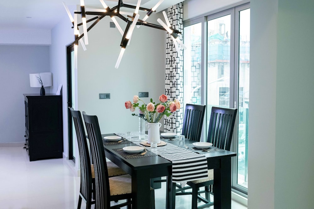 Sunny Canopy - Malé