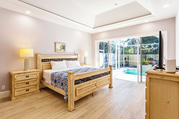 Imola: Newly Remodeled Pool Home Minutes From Vanderbilt Beach. Family-friendly Retreat With 4 Br, 3.5 Bathrooms, And Private Screened Pool. Perfect Location Near Mercato And Naples Attractions - Bonita Springs, FL