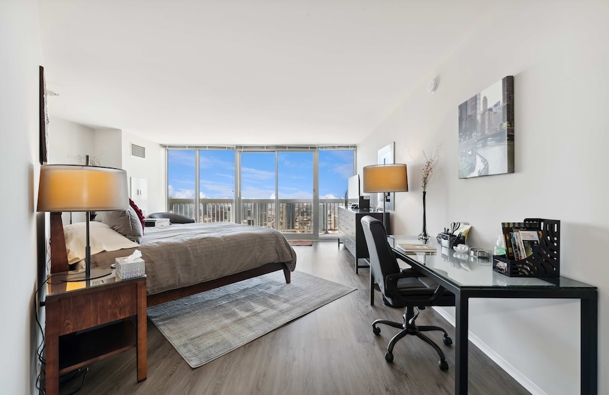 50th Floor Mag Mile Views, Balcony, Pool, Gym - Chicago, IL