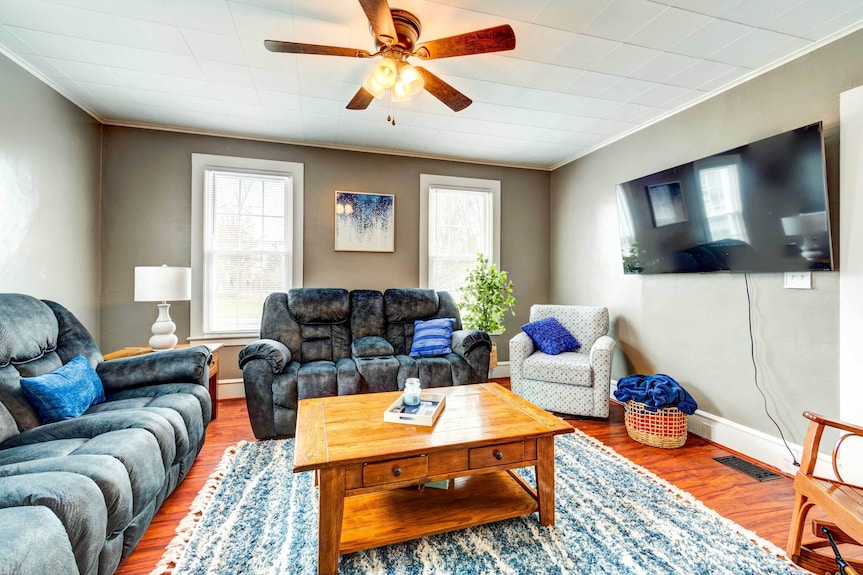 Sodus Point Home - Walkable To Beach! - Sodus Point Beach Park, NY