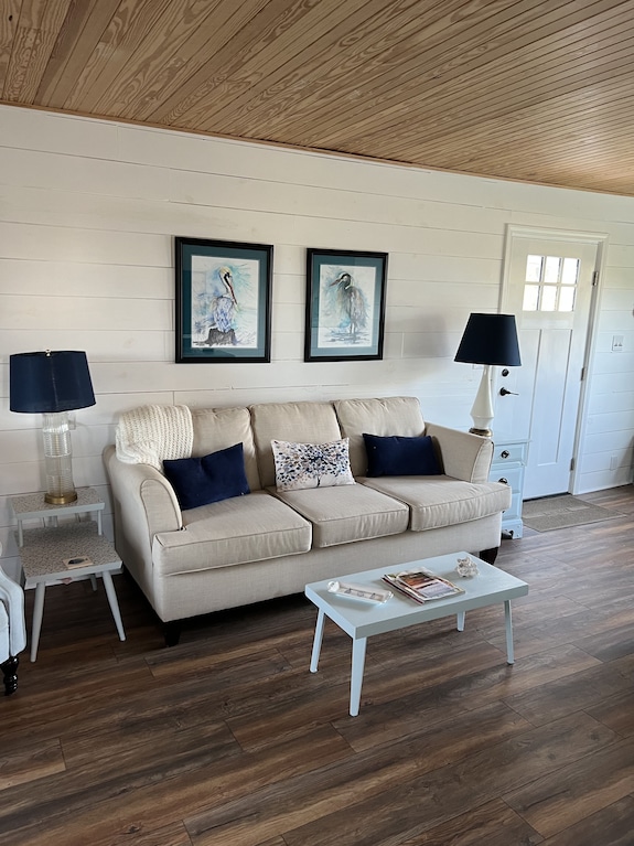 The Pink Cottage On West Beach, Water Front , Short Walk To Beach - Long Beach, NC