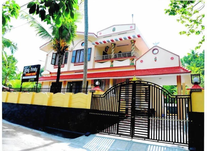 3 Bedroom Private Vacation Home In Kundara East, Nh744, Kundara - Kottarakkara