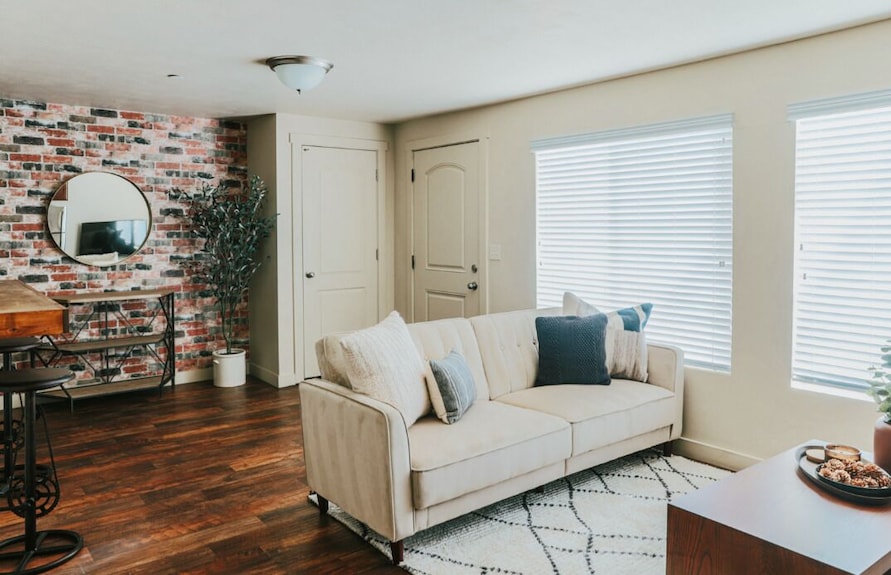 Cozy Downtown Provo Suite Near Front Runner, Lds City Center Temple, Conf Center - Utah Lake State Park, Provo