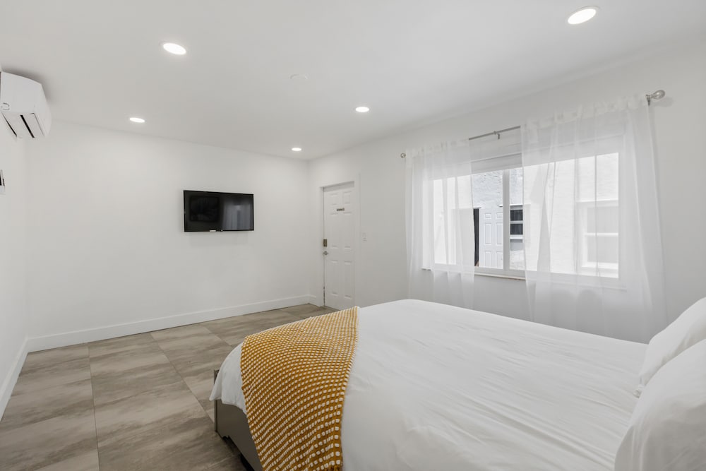 Lovely Studio Walking Distance To Ocean - Suite 6 - Hollywood, FL