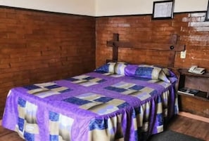 Quarto básico | Escrivaninha, Wi-Fi de cortesia