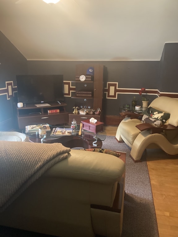 Public Trnsp Closeby 2 Br 1 Ba Nice Apt In Historic Mansion, Off-st Parking - Kansas City