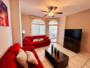 Apartamento Elite | Sala de estar | Televisor plasma de 50 polegadas com canais digitais, televisor 
