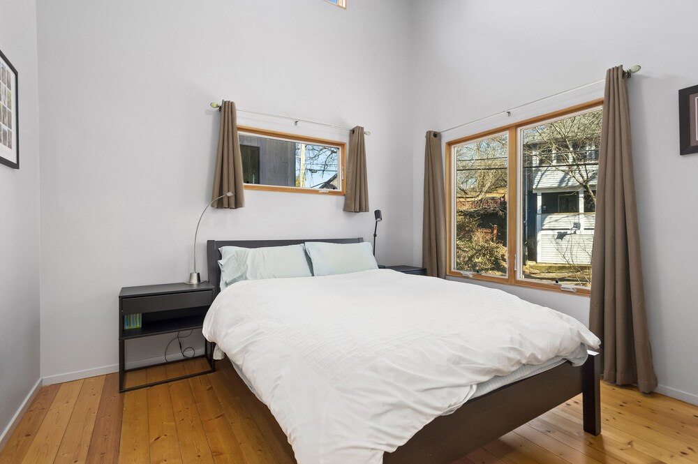 Mountain Modern Eco-House with the best AVL location! 30+ days only ...