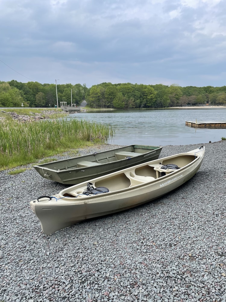 Lakeside Retreat – Near Ski Resort, Waterparks, Game Room Fire Pit Pet Friendly - Pensilvania