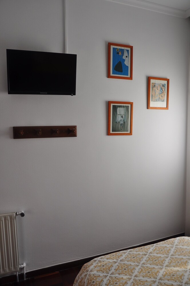 Apartment in a house with garden, pool and barbecue, 10 minutes from ...